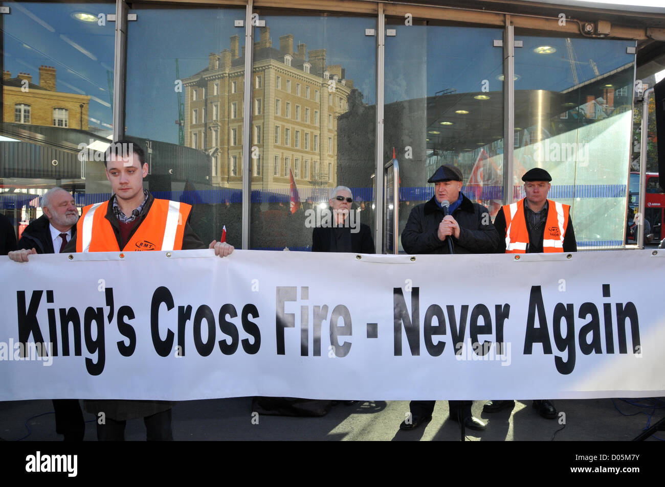 Kings cross fire hi-res stock photography and images - Alamy