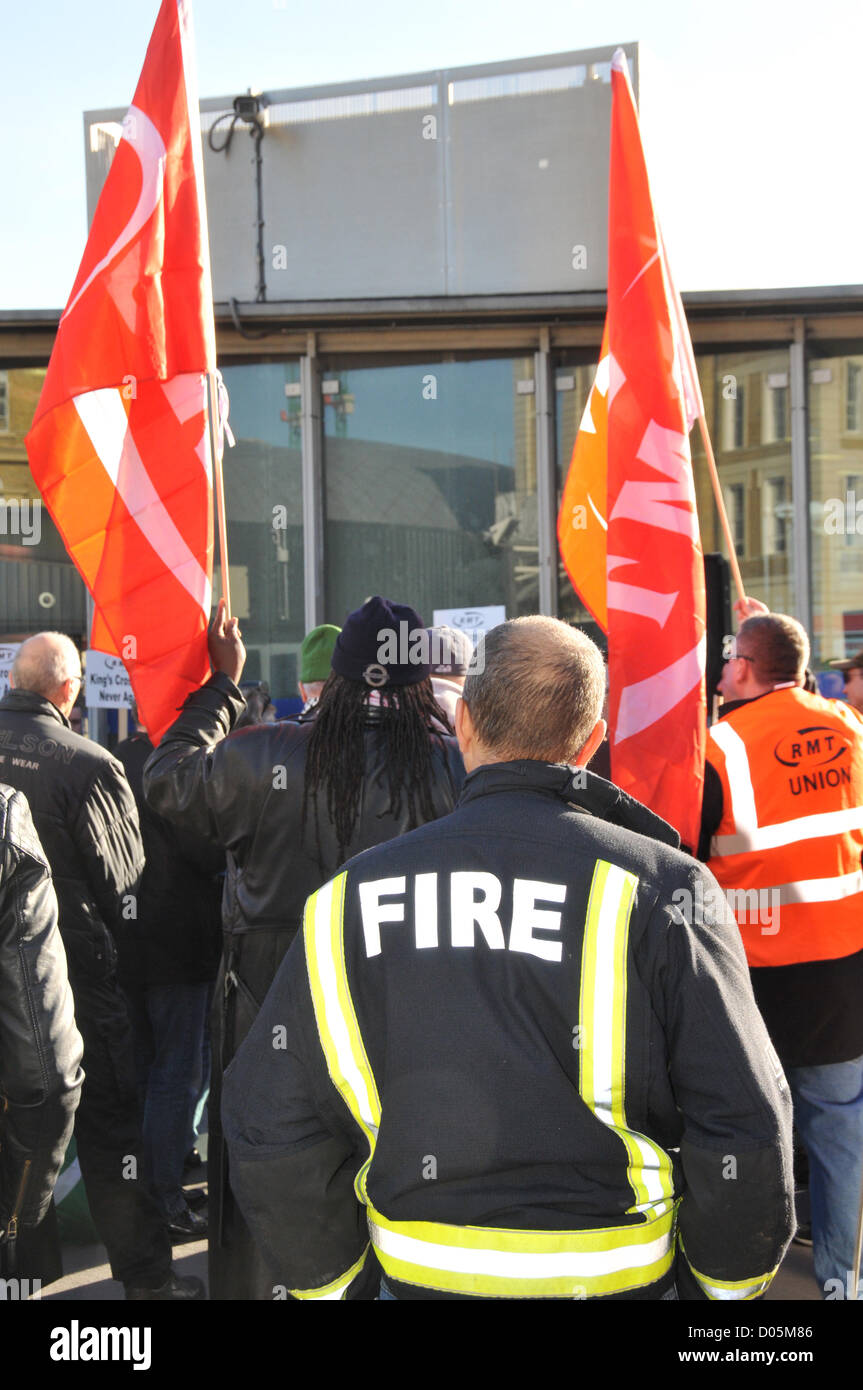 Kings cross fire 1987 hi-res stock photography and images - Alamy