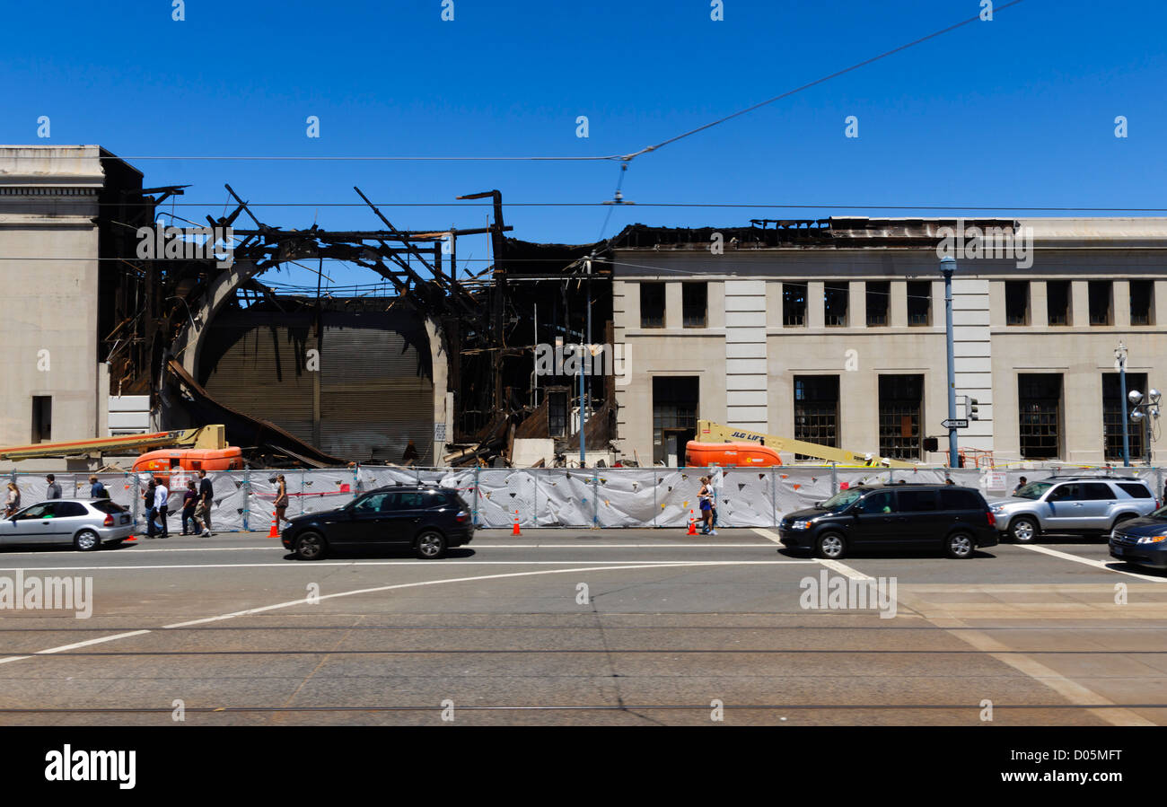 Fire damaged buildings us hi-res stock photography and images - Alamy