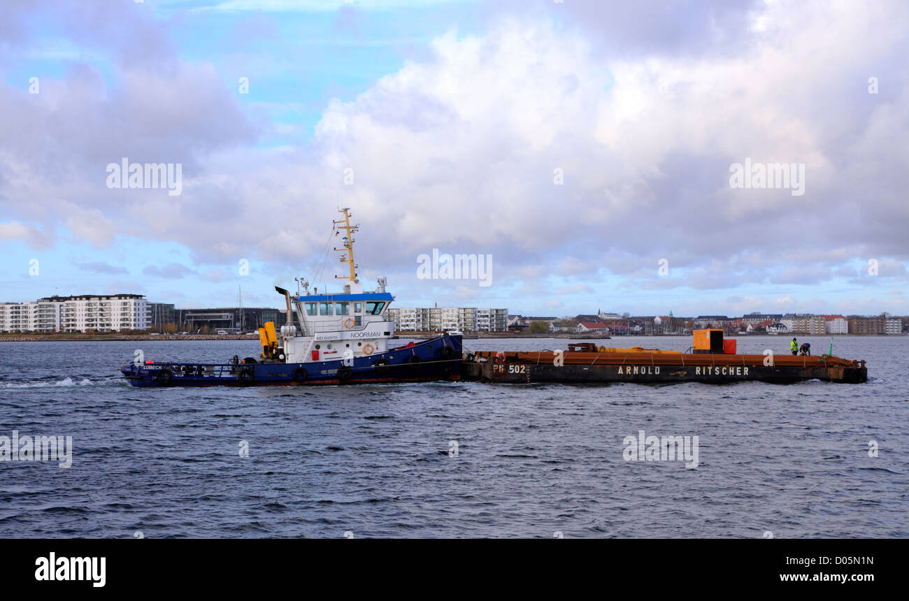 Tug boat pushing a barge out of the north harbour - Nordhavnen ...