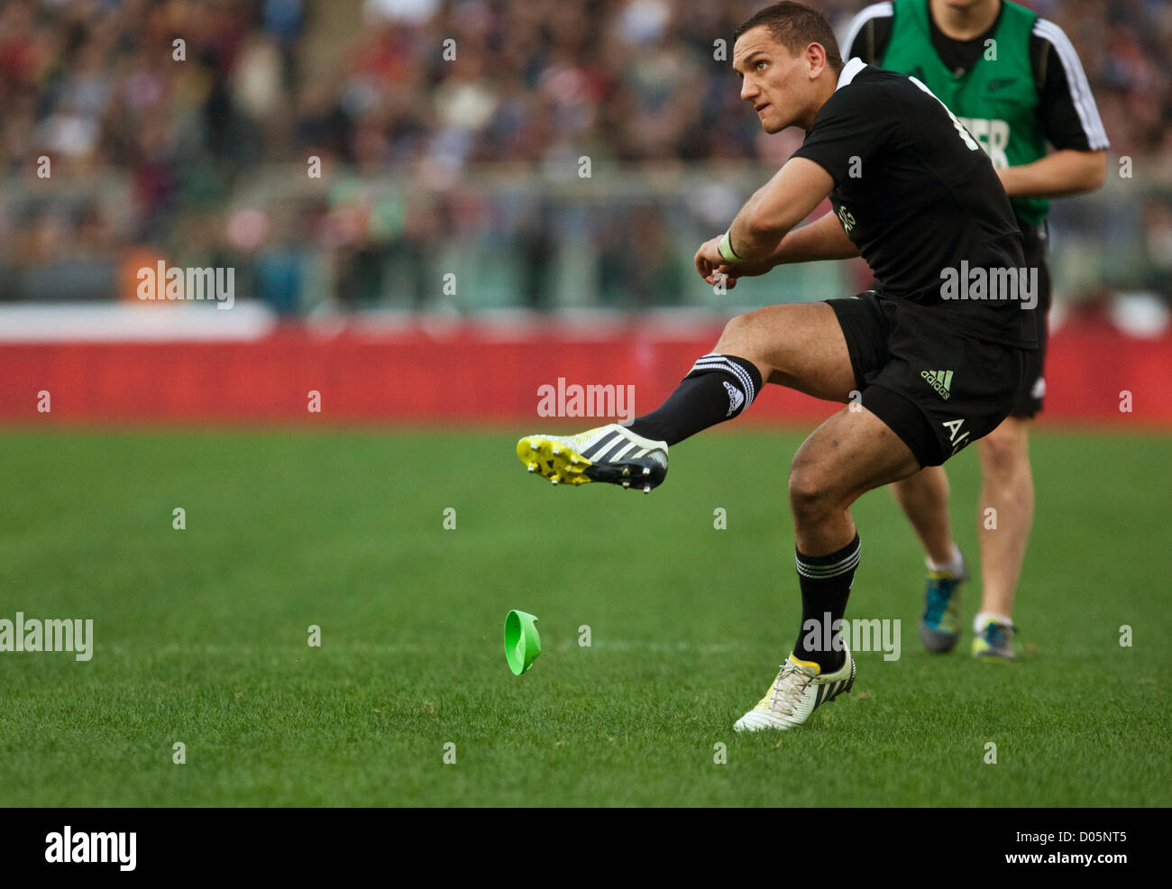 Rugby kick conversion hi-res stock photography and images - Alamy