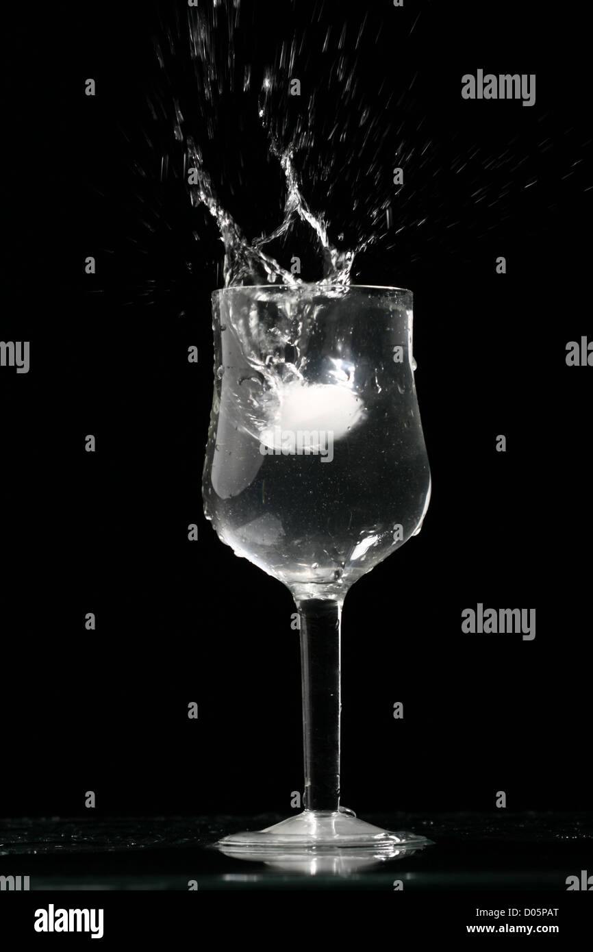 alcohol splash on black background Stock Photo - Alamy