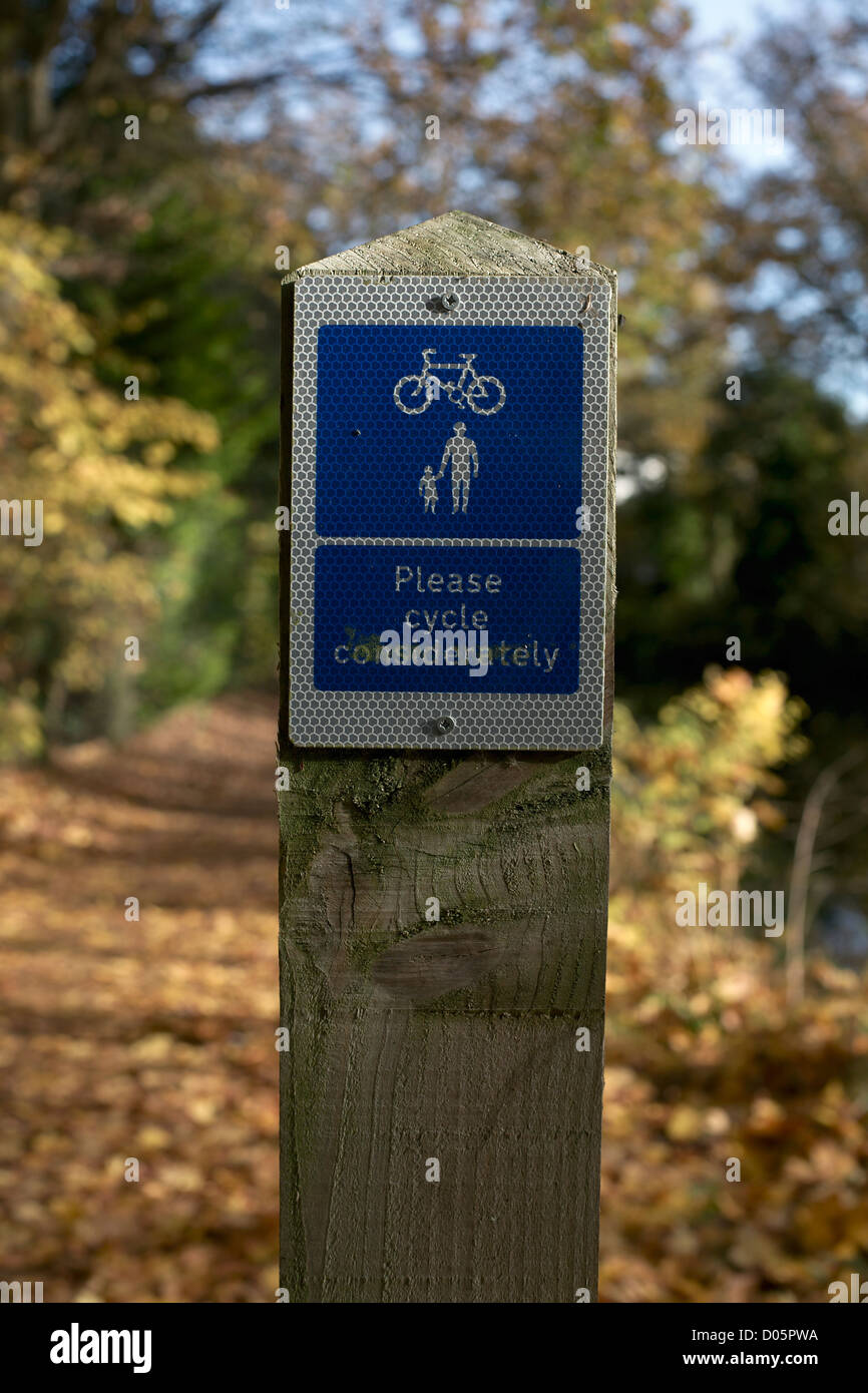 Blue cycle sign hi-res stock photography and images - Alamy