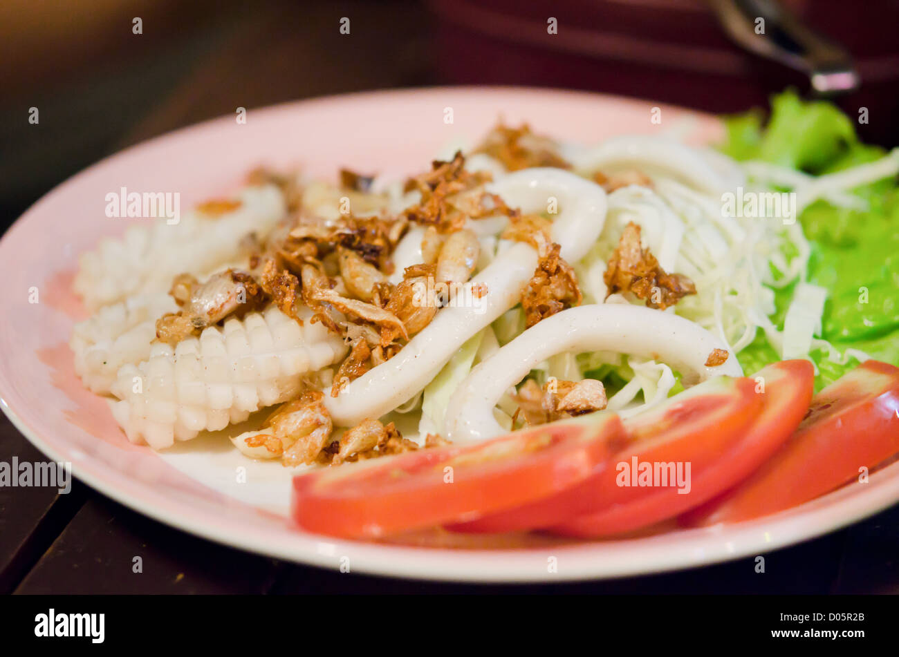 deep fried squids with fried garlic and fresh vegetable Stock Photo - Alamy