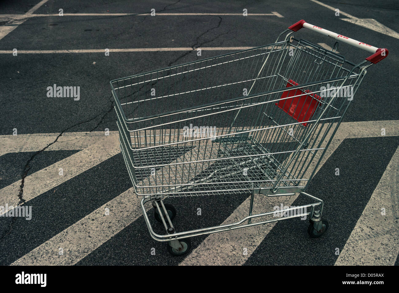 Broken shopping trolley hi-res stock photography and images - Alamy