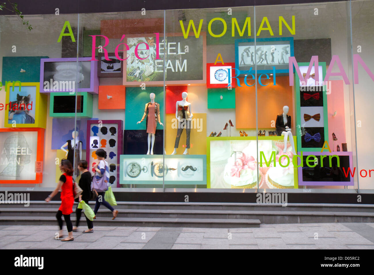 Shanghai fashion store on nanjing hi-res stock photography and images ...