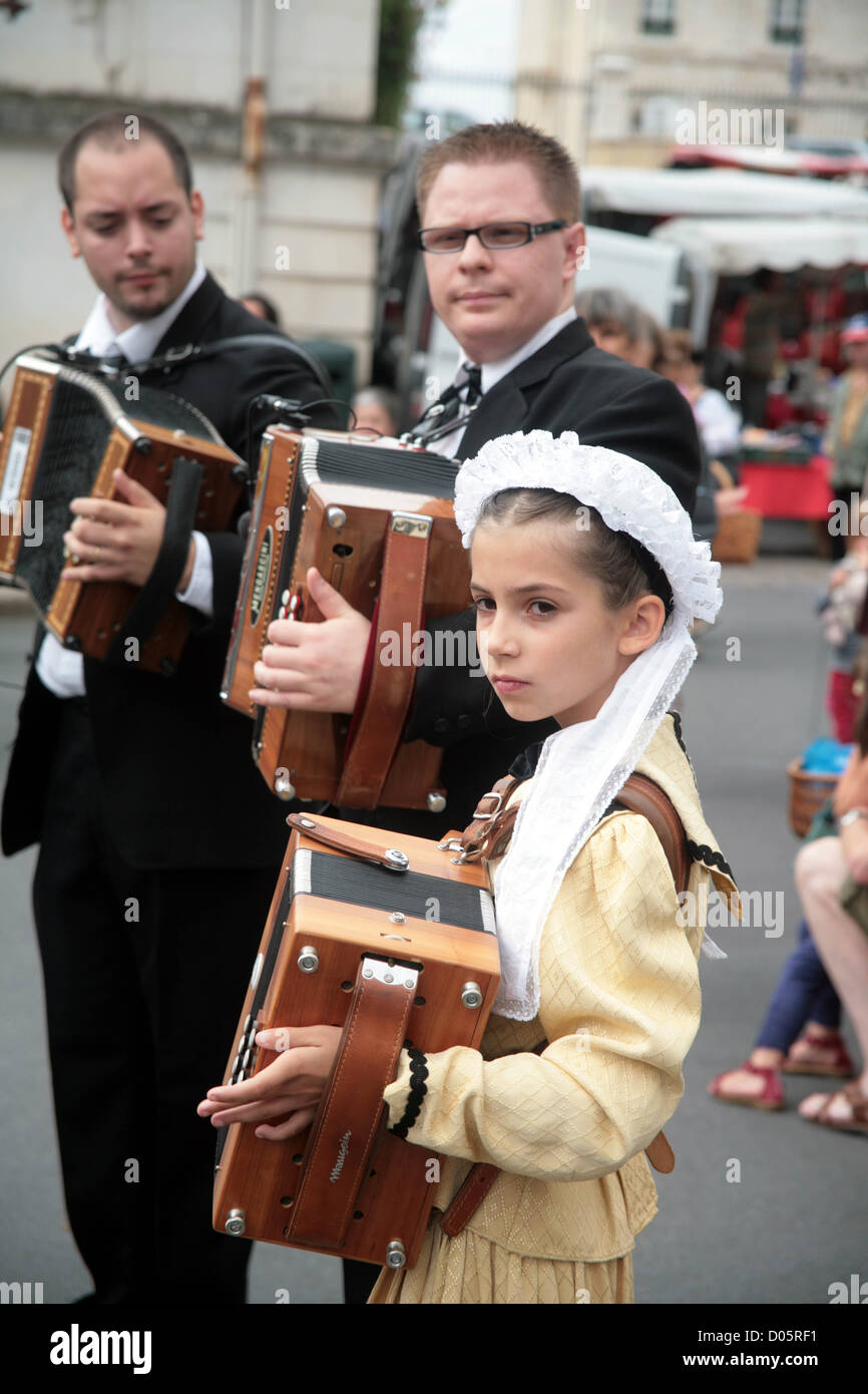 French men dressed traditional hi-res stock photography and images - Alamy
