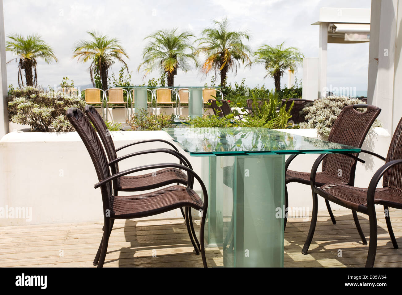 Waterfront tables hi-res stock photography and images - Alamy