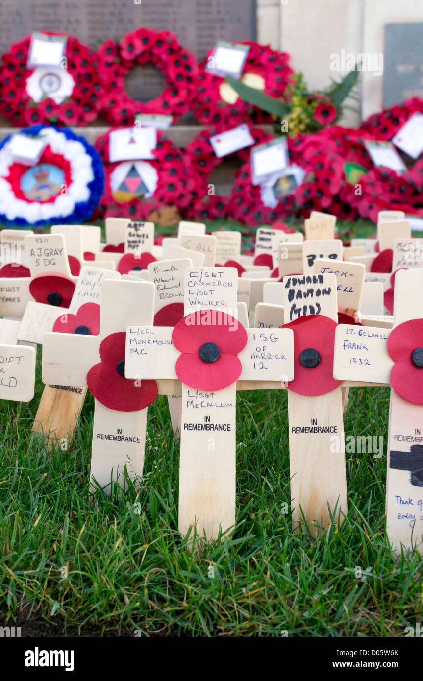 Poppy wooden cross remembrance hi-res stock photography and images - Alamy