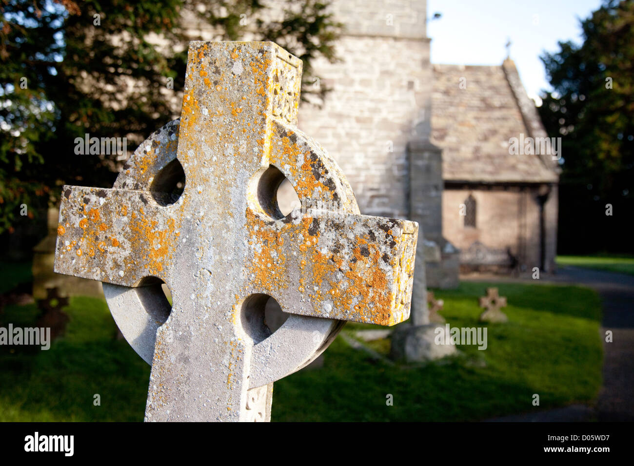 English churchyard graveyard hi-res stock photography and images - Alamy
