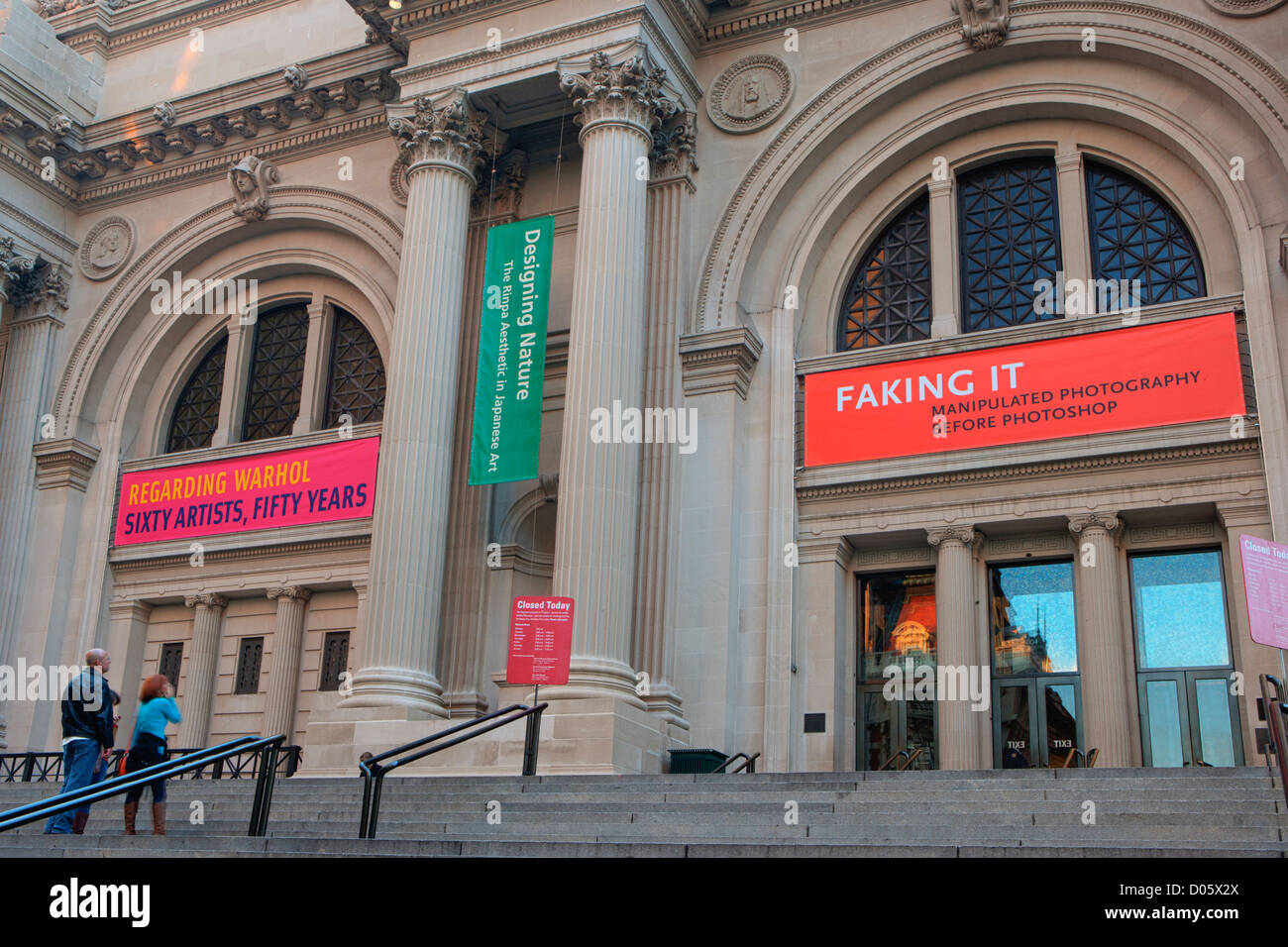 New york met steps hi-res stock photography and images - Alamy