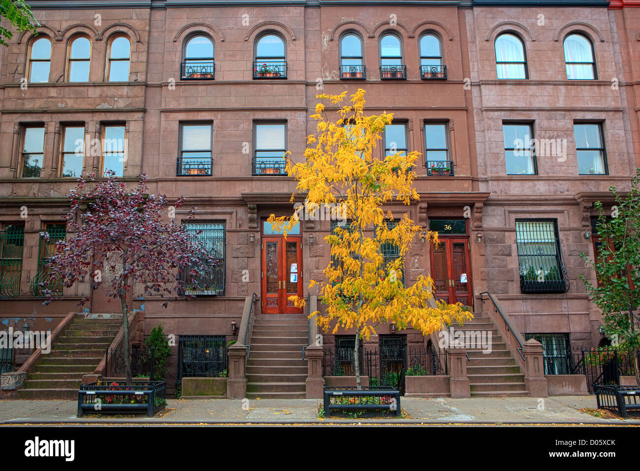 Front stoops hi-res stock photography and images - Alamy