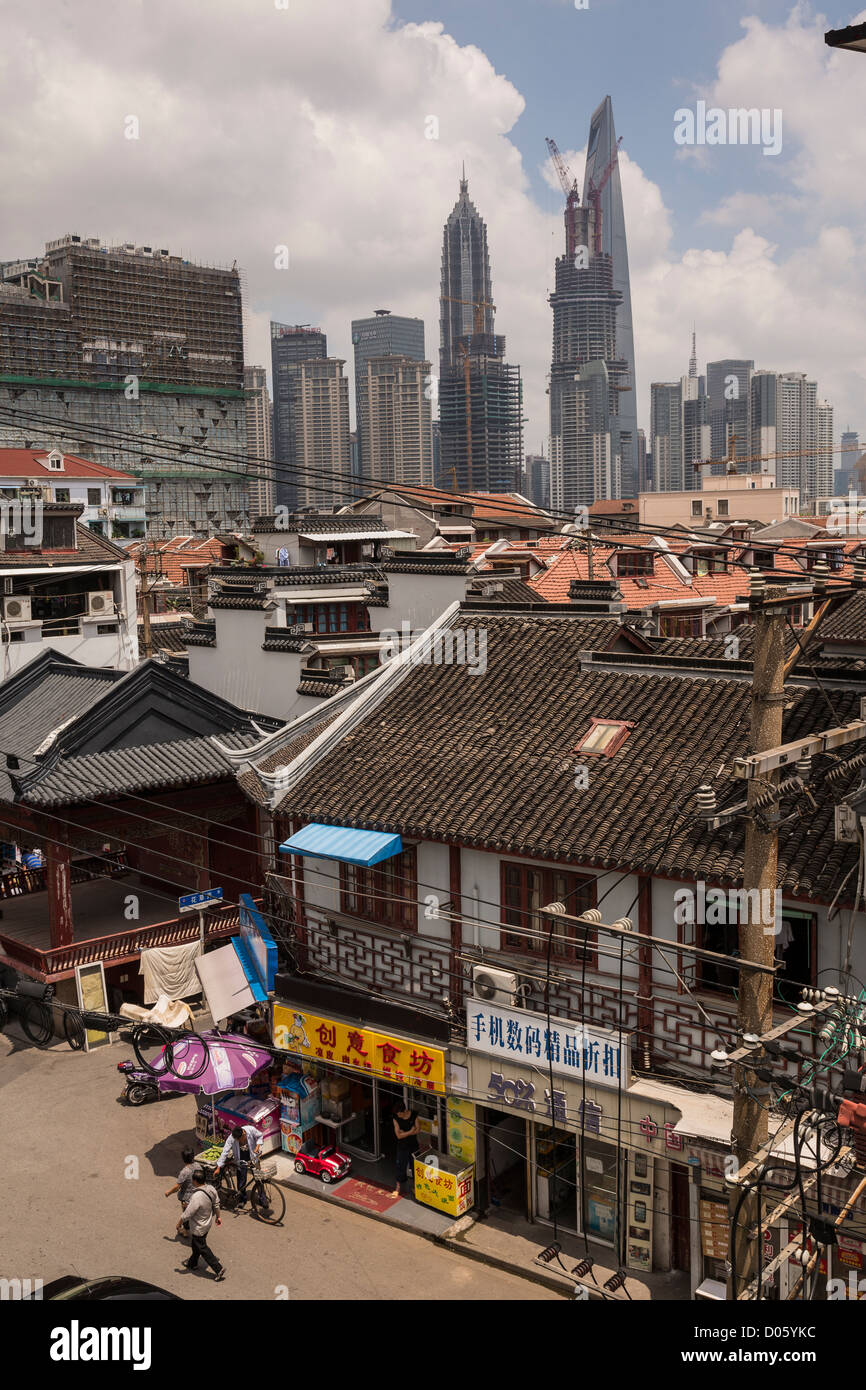 Chinese city skyline construction hi-res stock photography and images ...
