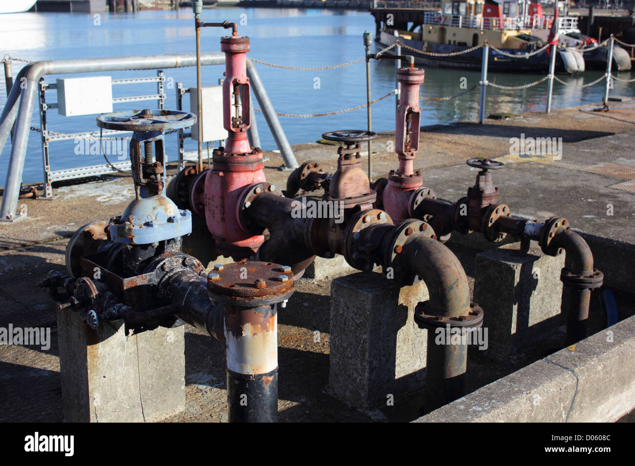 Old dockside hi-res stock photography and images - Alamy