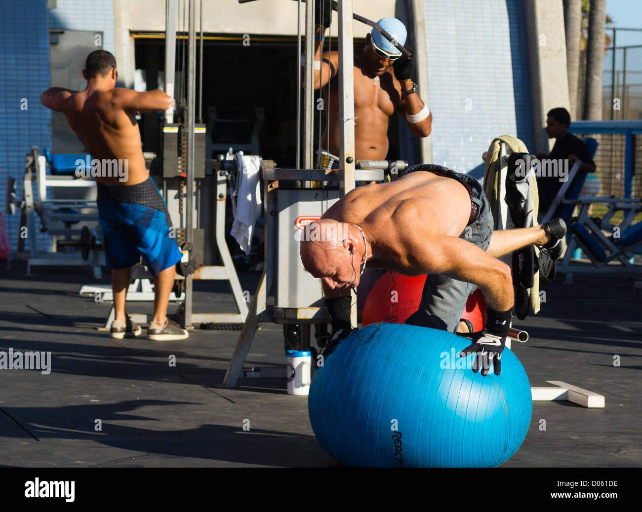 Venice Beach, LA, California seaside resort - Muscle Beach exercise ...