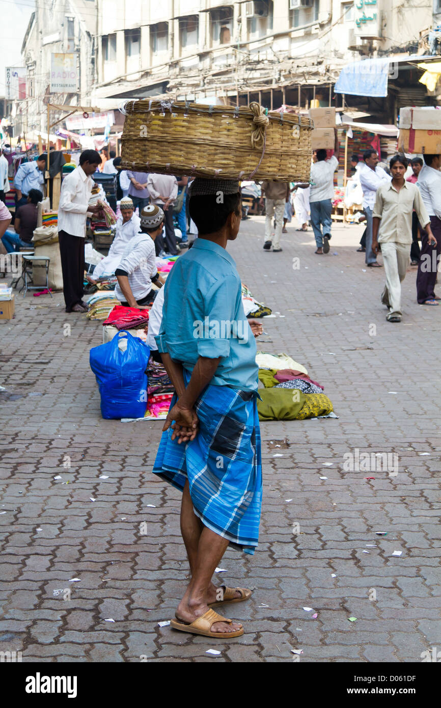 Man carrying Basket on his Head in Mumbai, India Stock Photo - Alamy