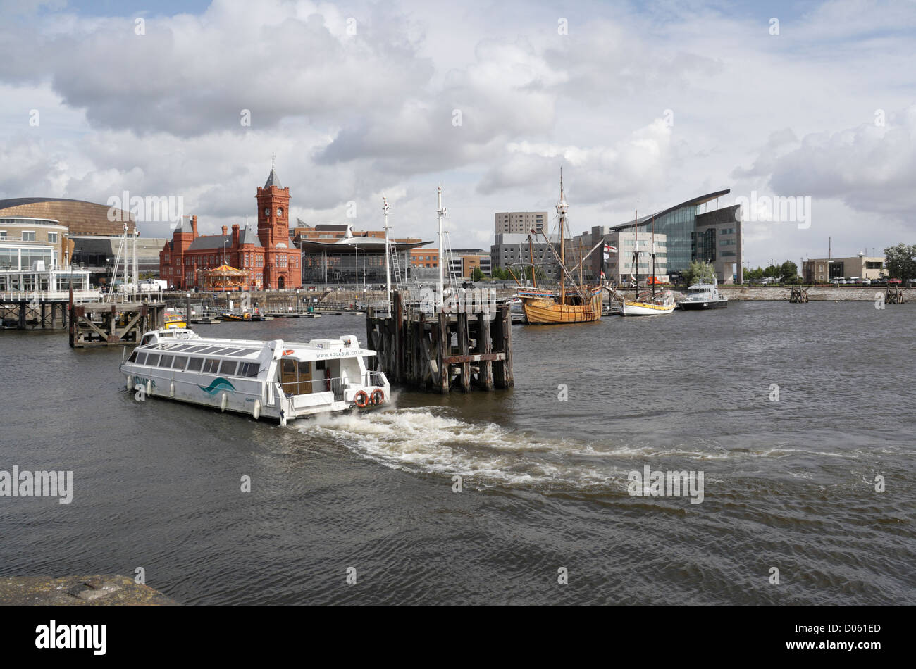 Boats in Cardiff Bay with Aquabus Berthing at Mermaid Quay Stock Photo ...