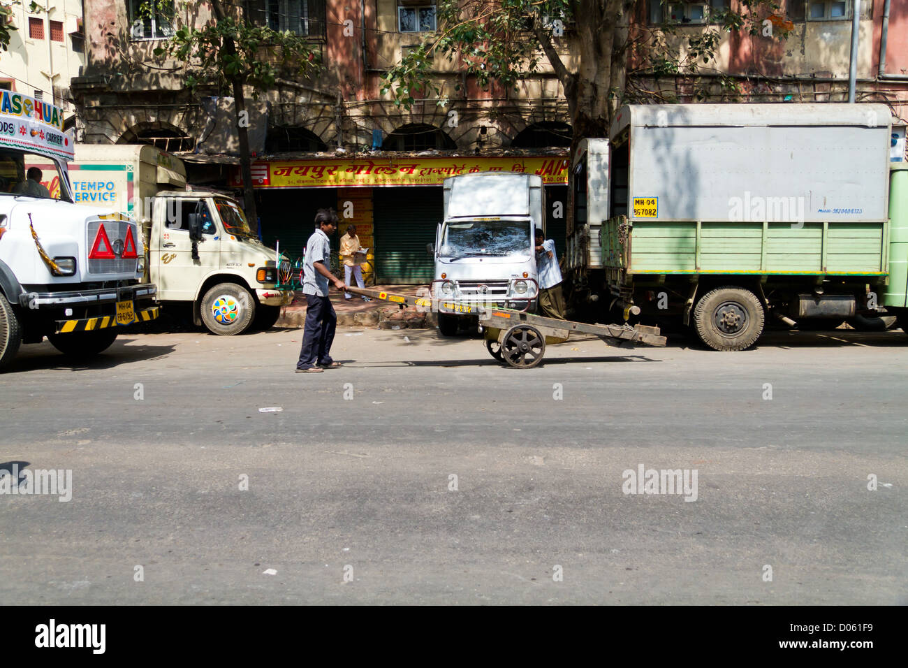 Typical Everyday Life in Mumbai, India Stock Photo - Alamy