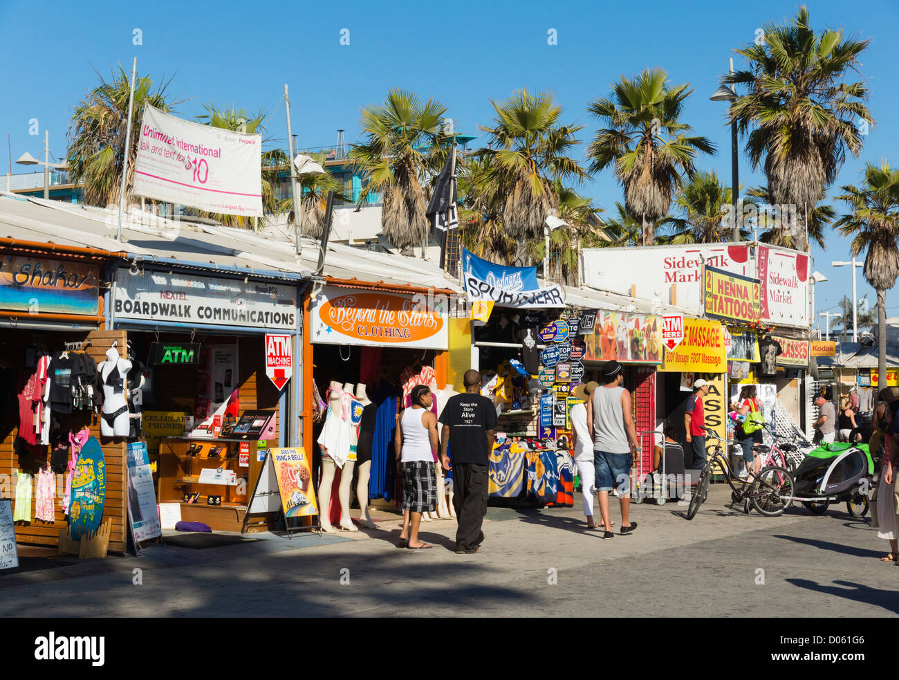 Venice Beach, LA, California seaside resort - little stores Stock Photo ...