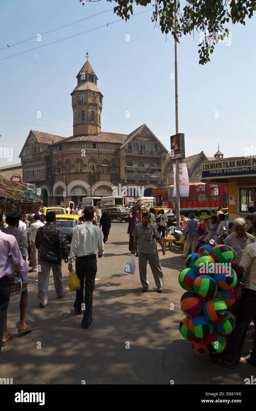 Typical Everyday Life in Mumbai, India Stock Photo - Alamy