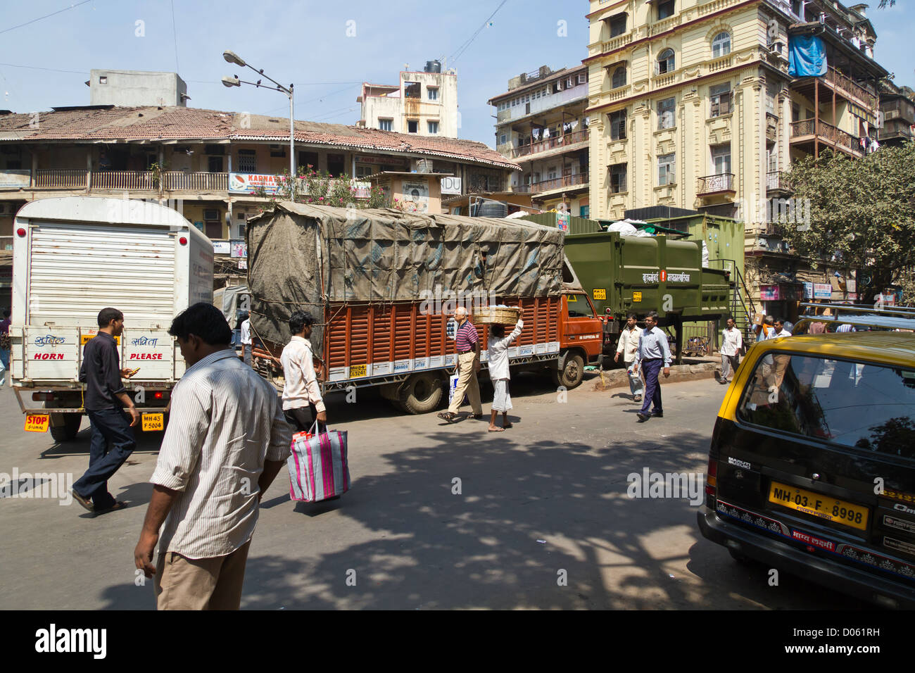 Typical Everyday Life in Mumbai, India Stock Photo - Alamy