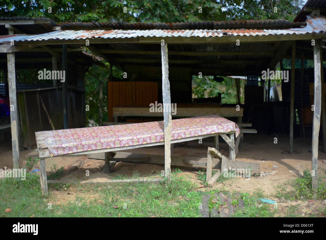 Shack corrugated tin roof hi-res stock photography and images - Alamy