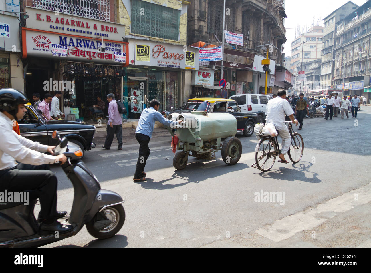 Typical Everyday Life in the Streets of Mumbai, India Stock Photo - Alamy
