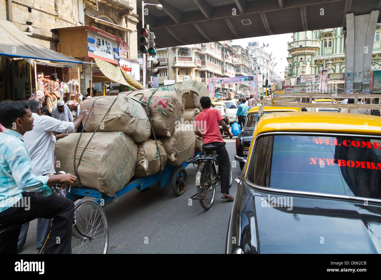 Typical Everyday Life in the Streets of Mumbai, India Stock Photo - Alamy