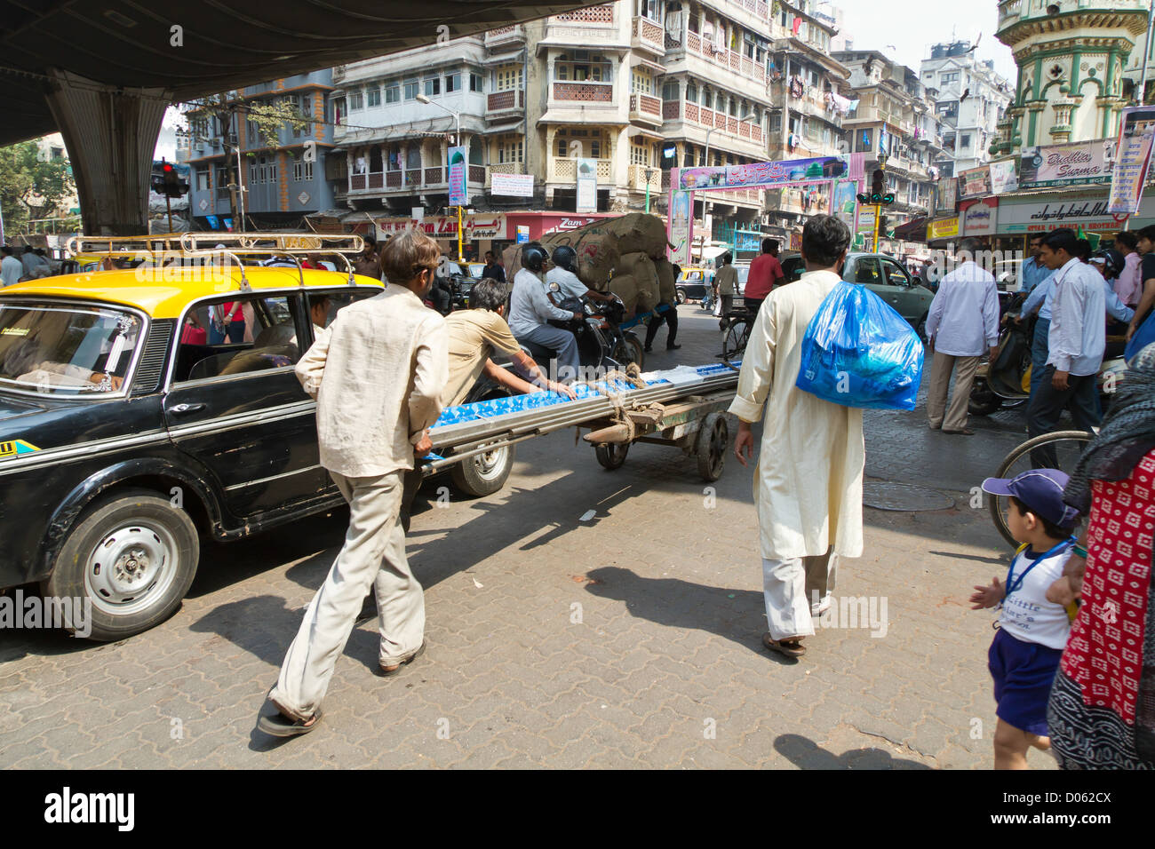 Typical Everyday Life in the Streets of Mumbai, India Stock Photo - Alamy