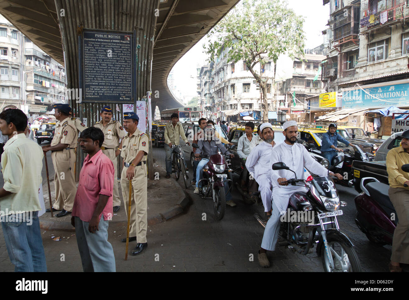 Typical Everyday Life in the Streets of Mumbai, India Stock Photo - Alamy