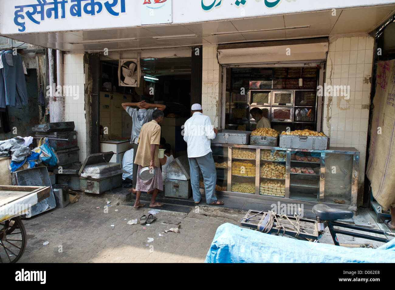 Typical Everyday Life in the Streets of Mumbai, India Stock Photo - Alamy