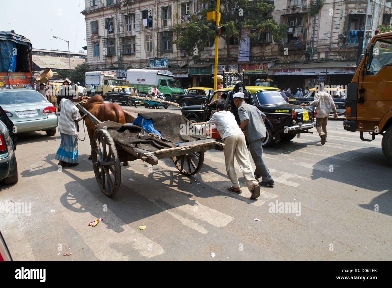 Typical Everyday Life in the Streets of Mumbai, India Stock Photo - Alamy