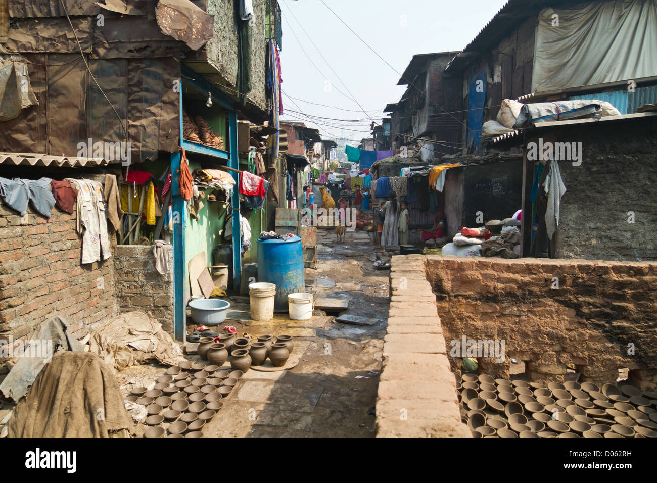 Dharavi slum hi-res stock photography and images - Alamy