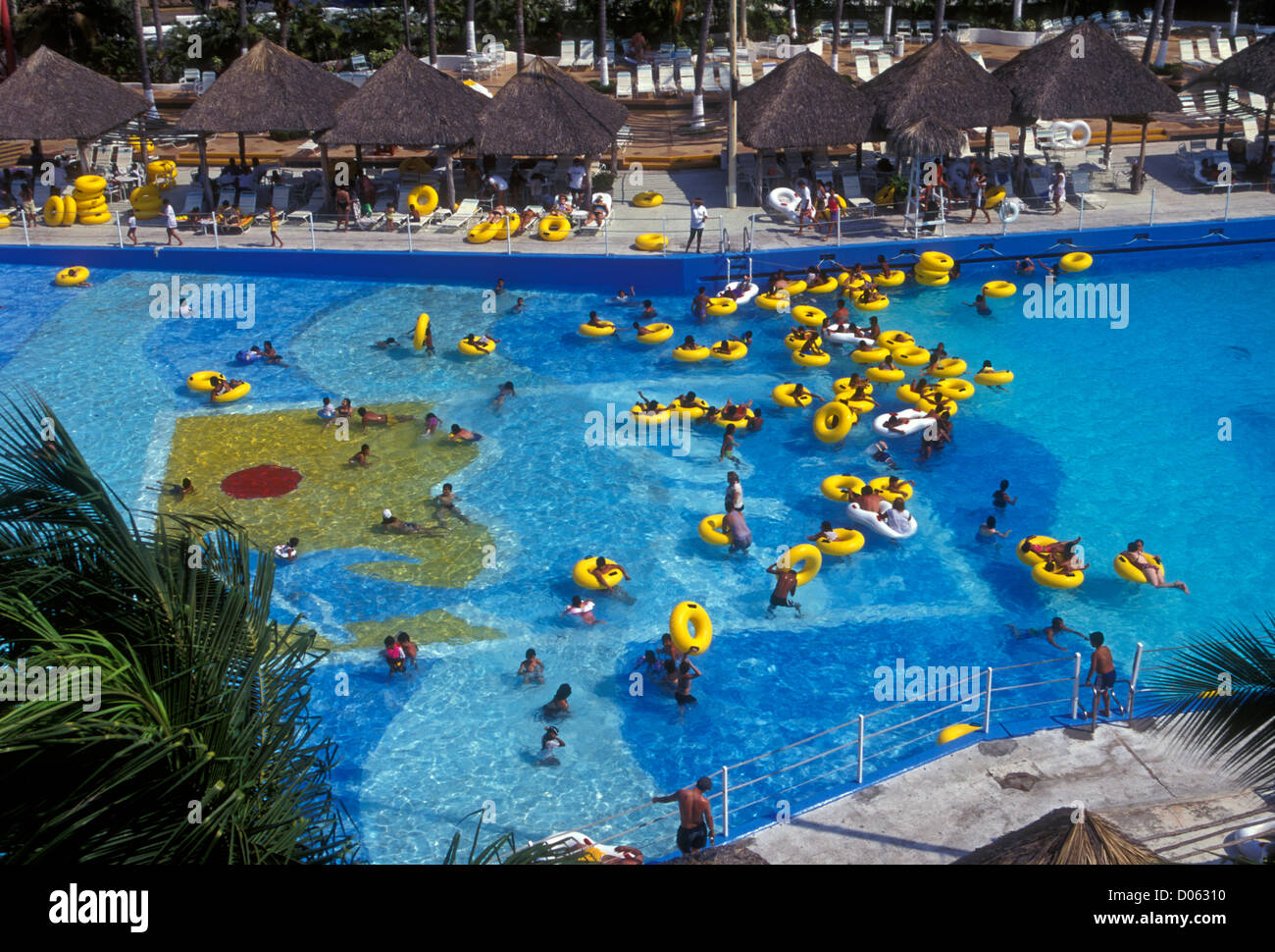 Family mexico pool hi-res stock photography and images - Alamy