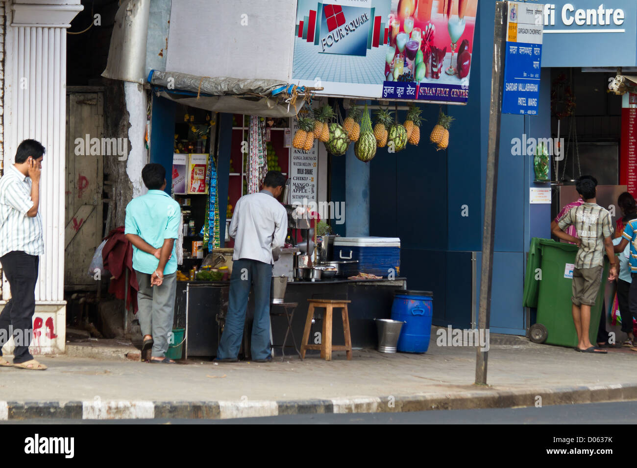 Typical Everyday Life in Mumbai, India Stock Photo - Alamy