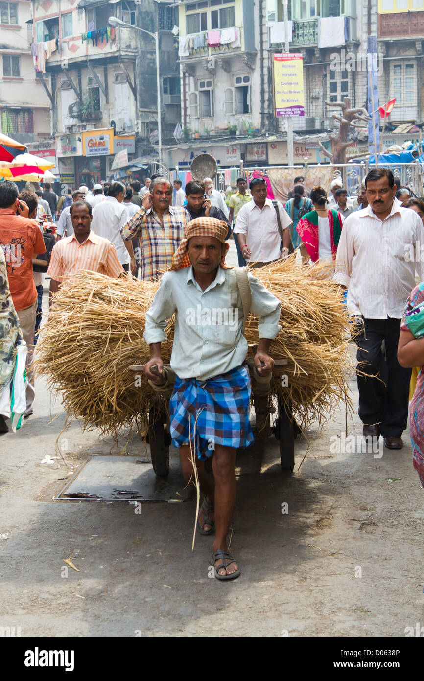 Typical Everyday Life in Mumbai, India Stock Photo - Alamy