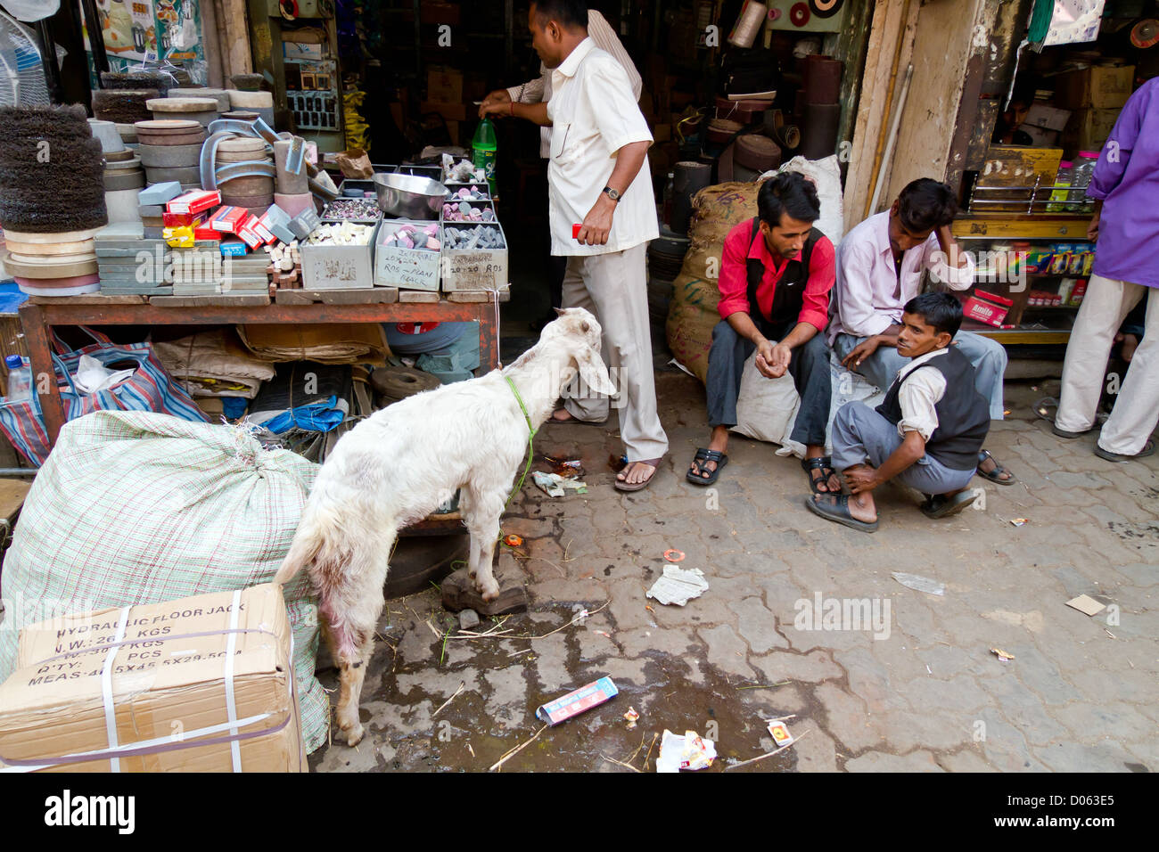 Typical Everyday Life in Mumbai, India Stock Photo - Alamy