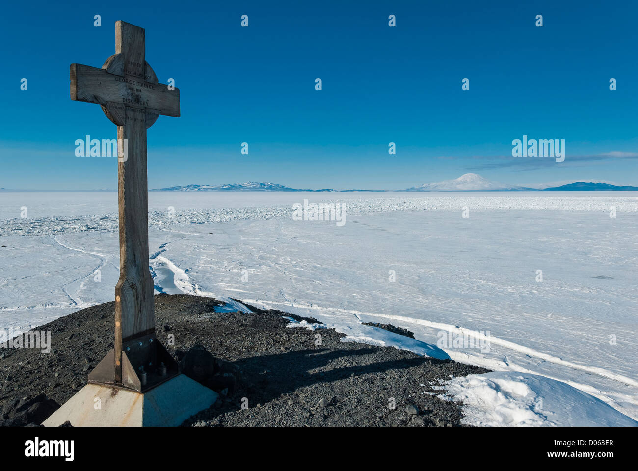 Mcmurdo cross antarctica vince hi-res stock photography and images - Alamy