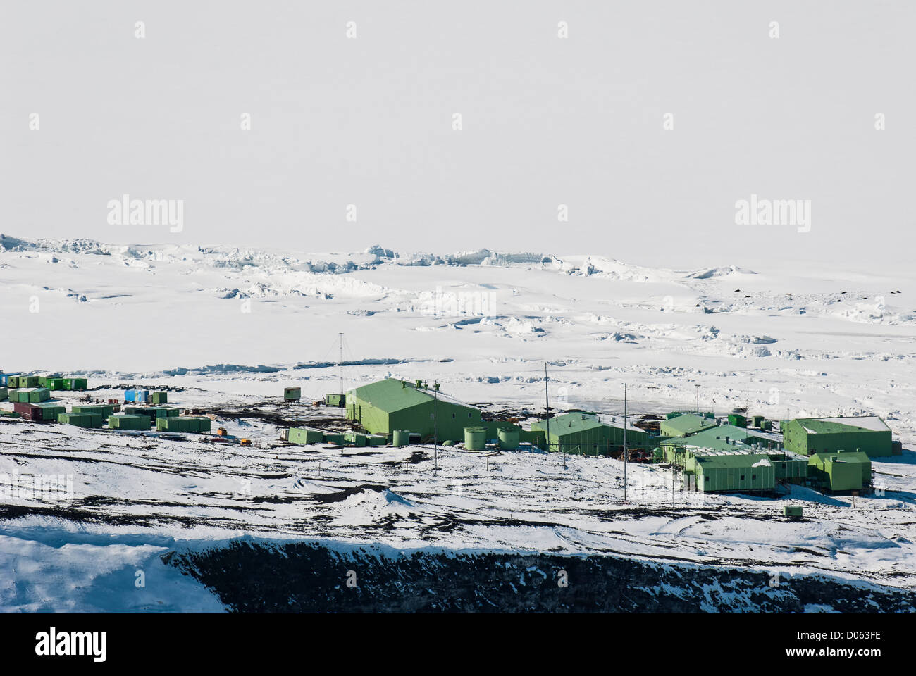 South pole station new hi-res stock photography and images - Alamy