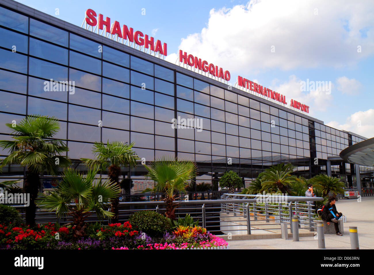 Shanghai airport outside hi-res stock photography and images - Alamy
