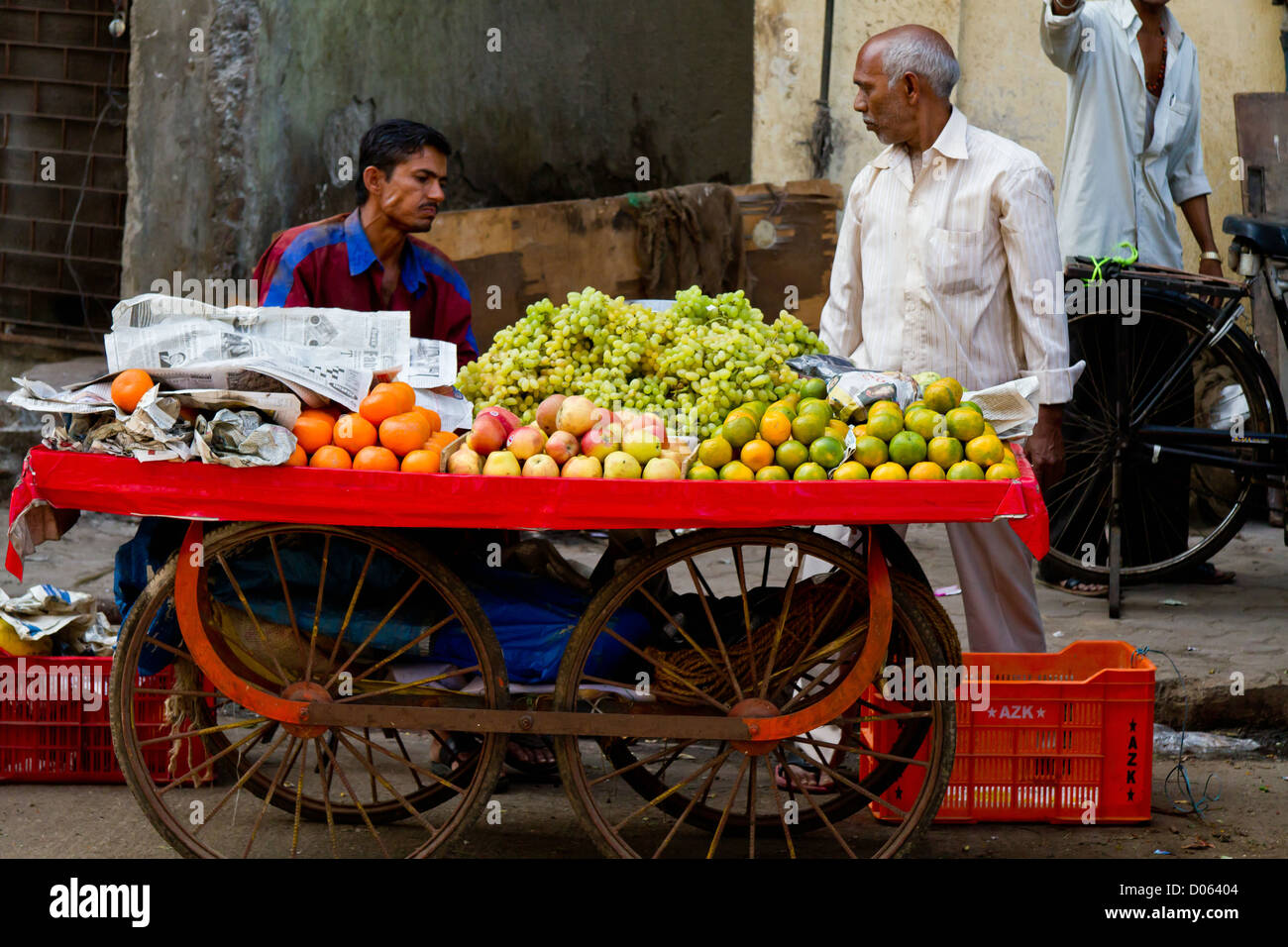 India street food cart hi-res stock photography and images - Alamy