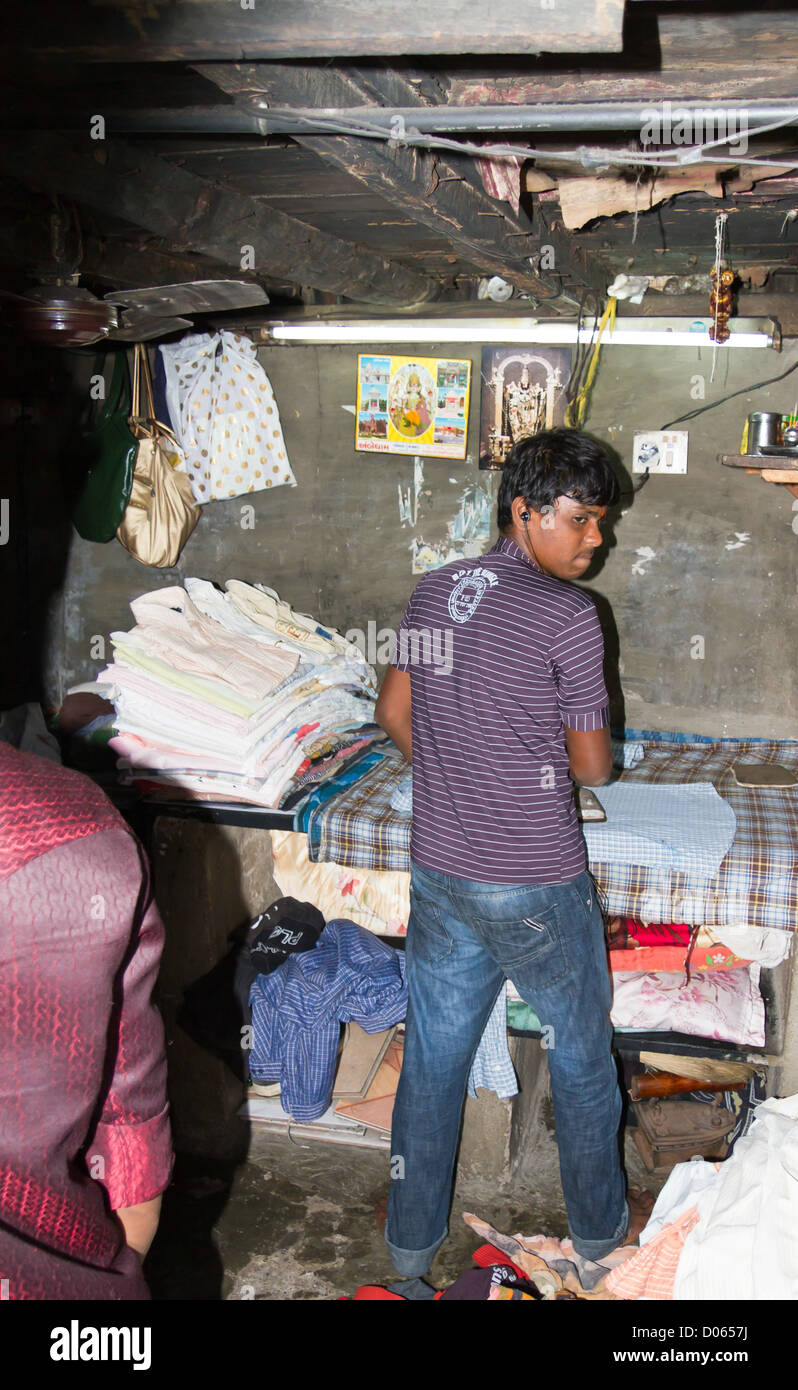 Launderer at Work in the open Air Laundry of Dhobi Ghat in Mumbai ...
