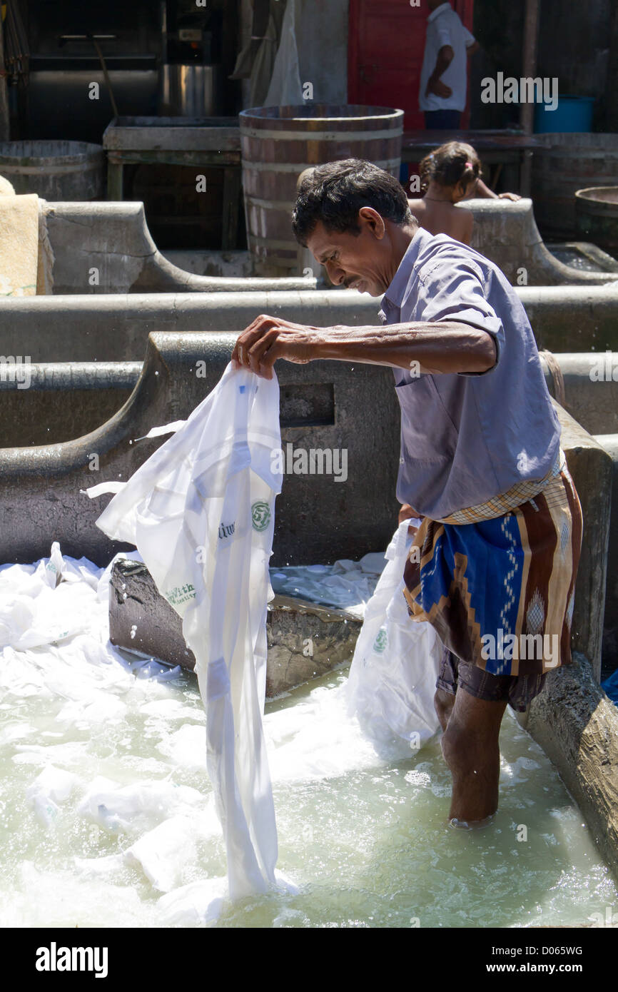 Launderer at Work in the open air Laundry of Dhobi Ghat in Mumbai ...