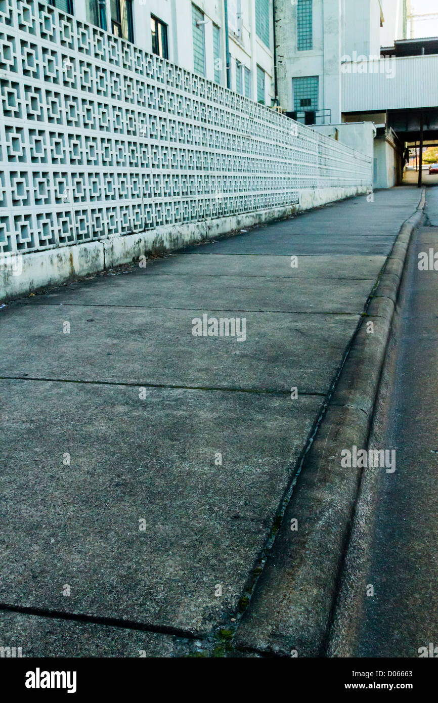 Curb and sidewalk hi-res stock photography and images - Alamy