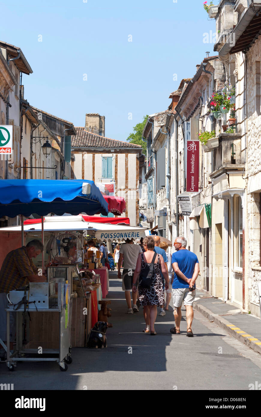 Issigeac market hi-res stock photography and images - Alamy