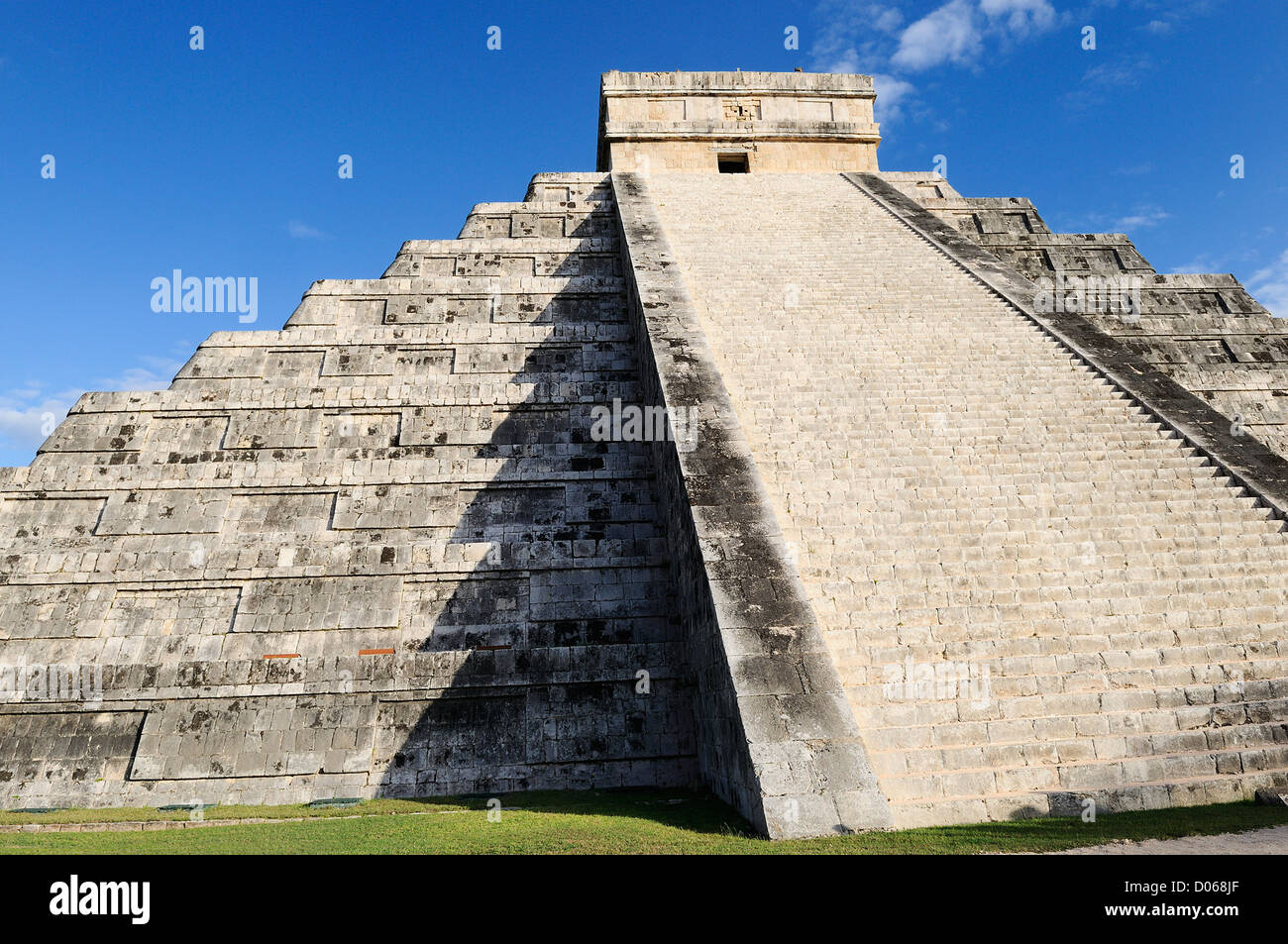 Chichen Itza feathered serpent pyramid, Mexico Stock Photo - Alamy