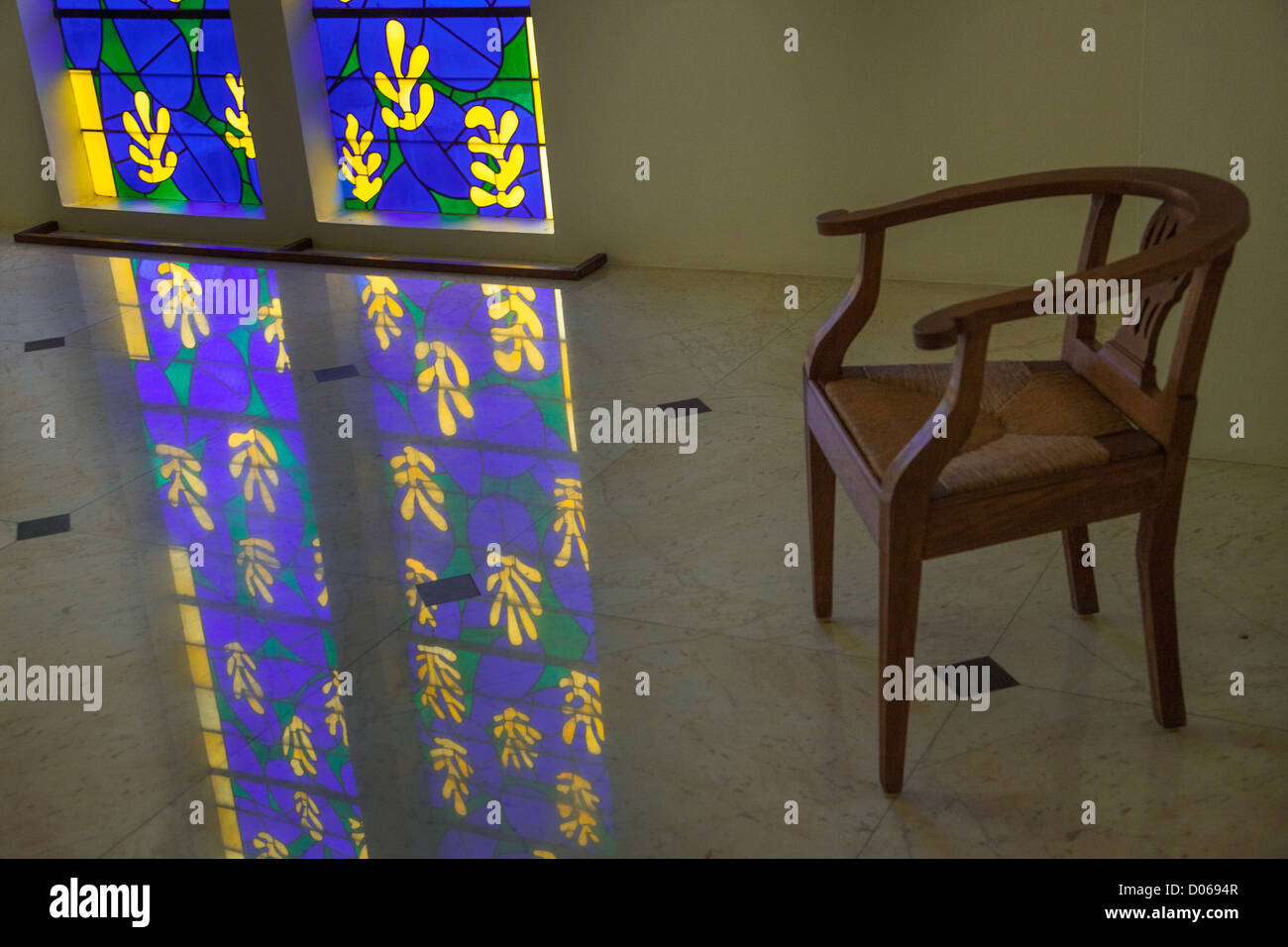 STAINED-GLASS WINDOWS IN ROSAIRE CHAPEL ENTIRELY DECORATED HENRI ...