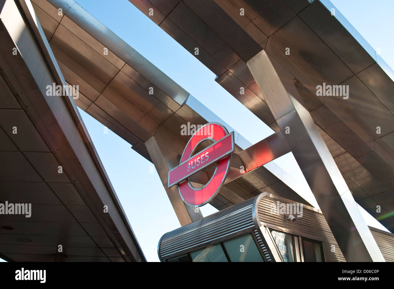 Vauxhall tube hi-res stock photography and images - Alamy