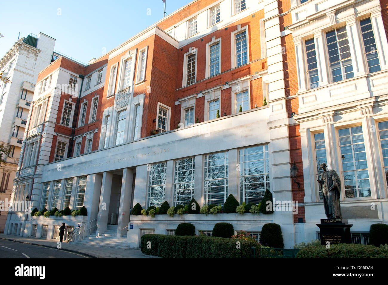 The Institution of Electrical Engineers building and statue of Michael ...