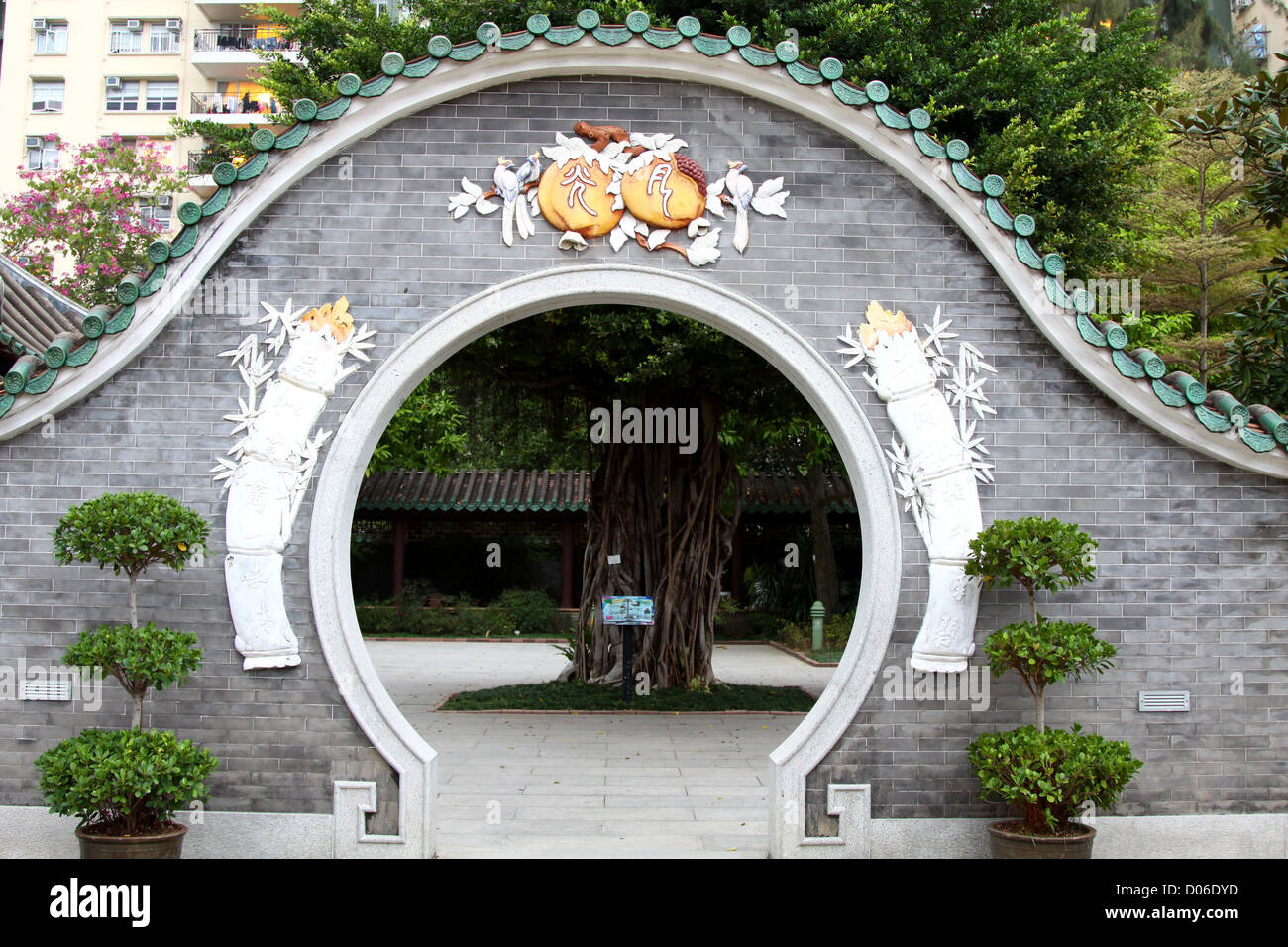 Chinese entrance way hi-res stock photography and images - Alamy